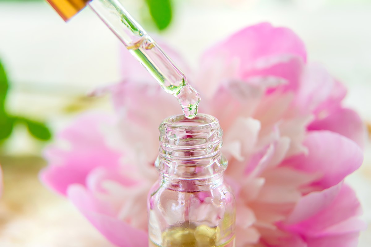 Parfum unique avec des huiles essentielles : 3 méthodes pour débutants