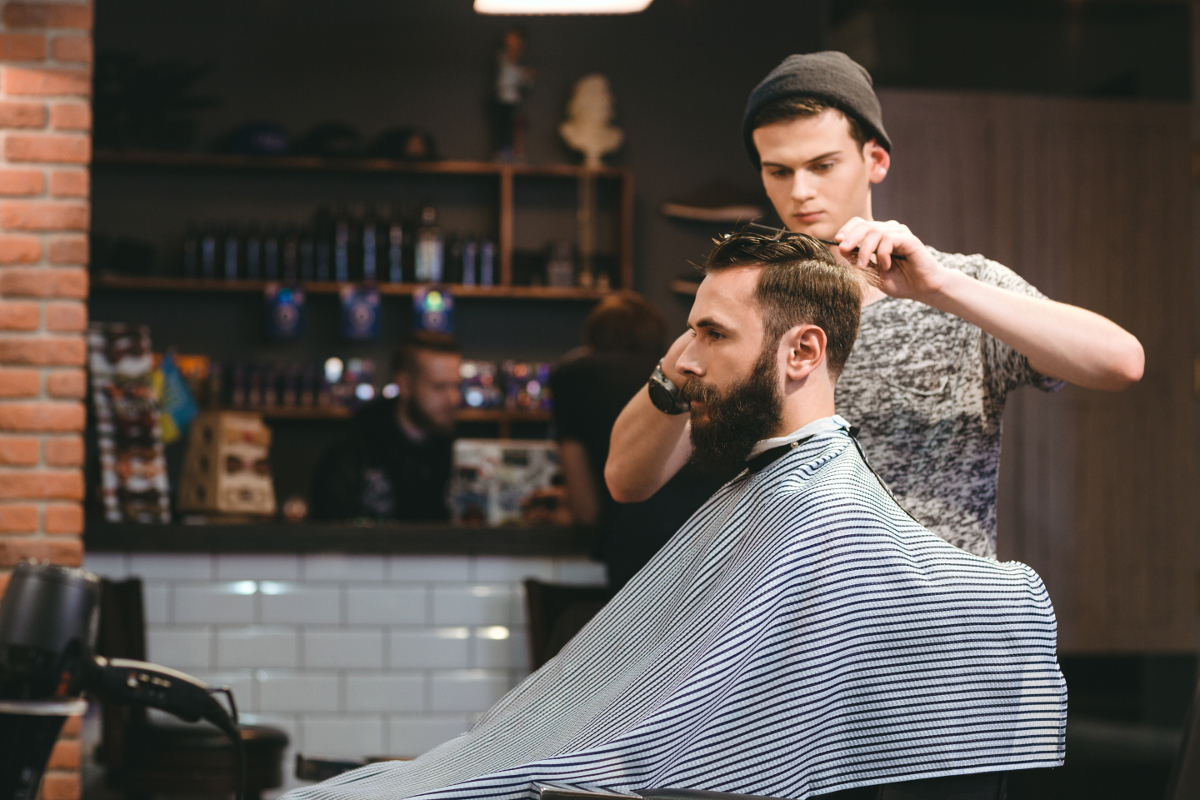 Les tendances actuelles de la coiffure avec l'utilisation des ciseaux Takai